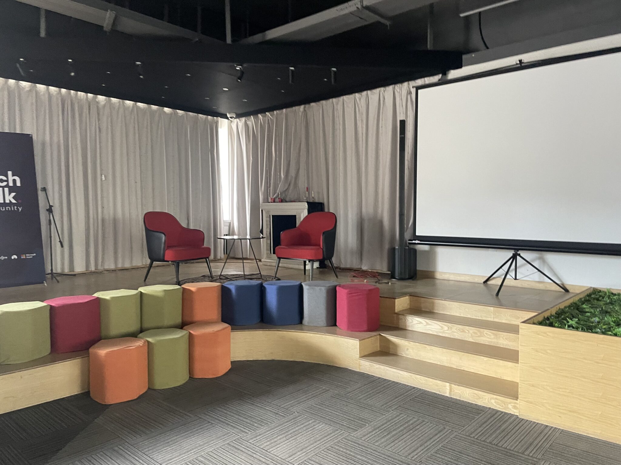 Navigating the Challenges of Remote Work: Tips and Tricks - NOMACHO